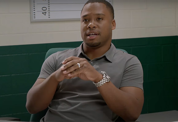 Bills entrevistam Trey Brown para vaga de "GM" | 10 Jardas